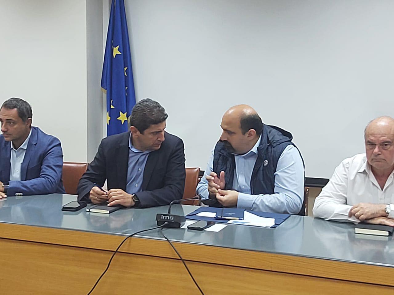 Η Πολιτεία είναι κοντά στους σεισμόπληκτους - Εγινε η σύσκεψη στο ΕΒΕΗ ...