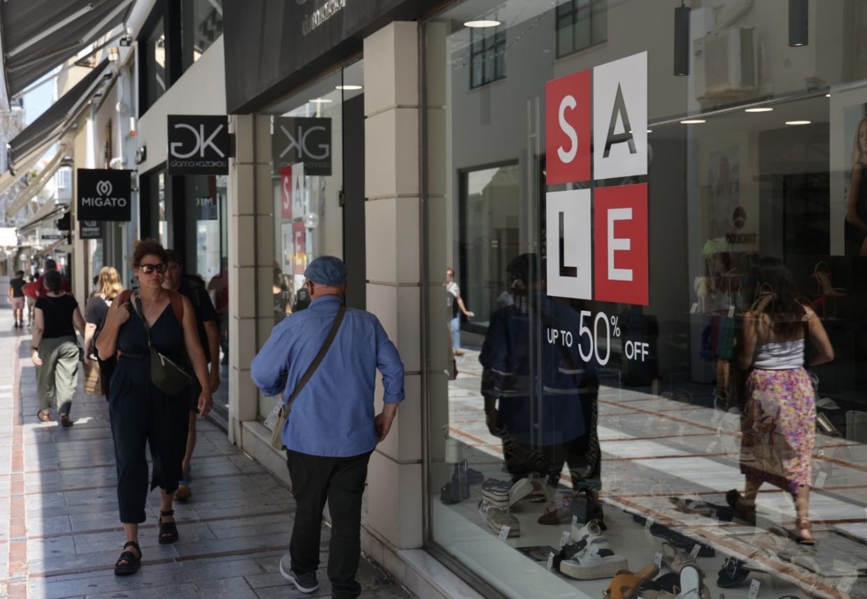 Ανοιχτά σήμερα Κυριακή προαιρετικά τα καταστήματα, εν μέσω καύσωνα ...