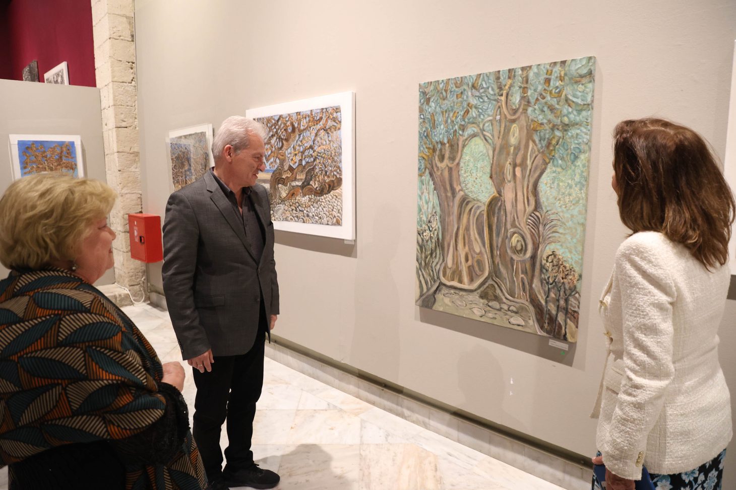 Ο Δήμαρχος Ηρακλείου στα εγκαίνια της έκθεσης ζωγραφικής της Αγγέλας ...